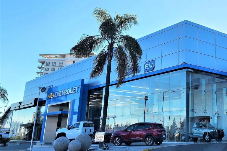 GM Lineage Program Helps Develop Next-Gen Minority Dealers GM Lineage Program Helps Develop Next-Gen Minority Dealers